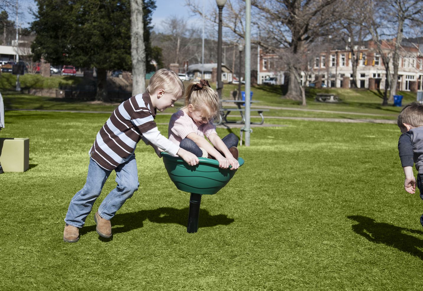 Whirl & Twirl | UltraPlay